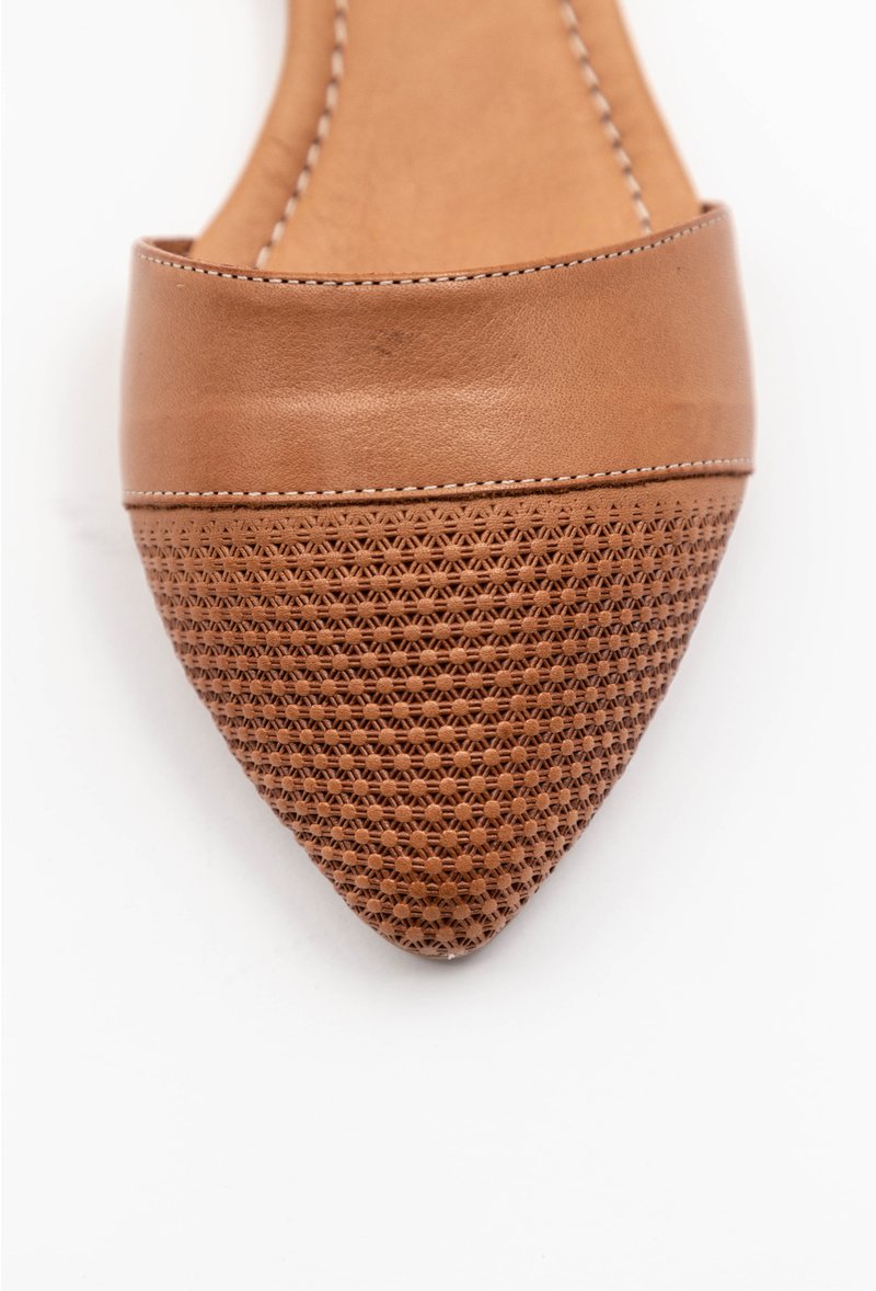 Balerini decupati bej din piele naturala nuanta maro deschis- Dasha.ro