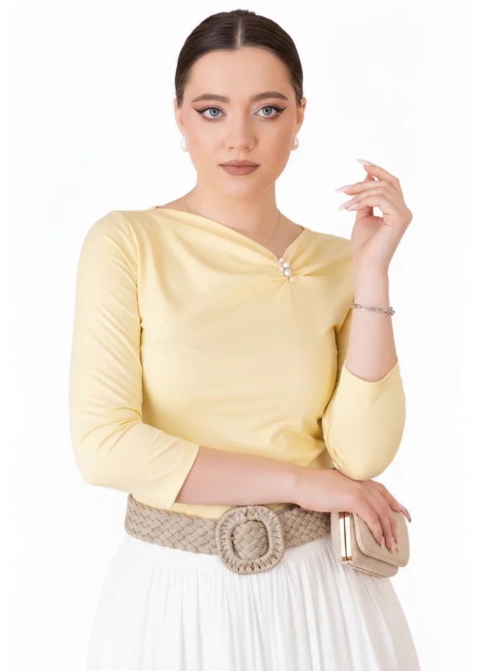 Bluza eleganta galben pudra cu detaliu din perle