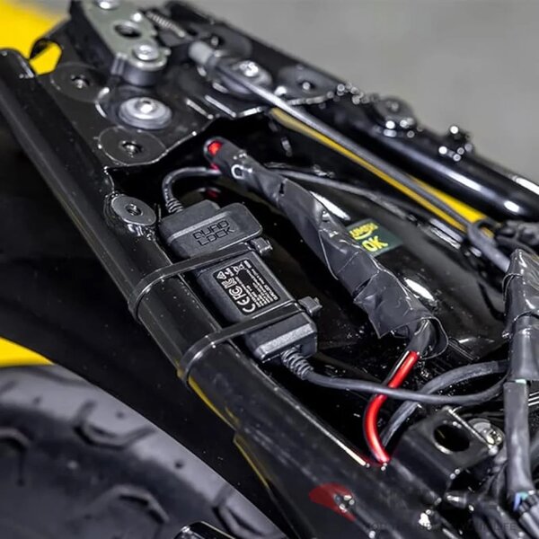 Adaptor smart impermeabil USB 12V Quad Lock®